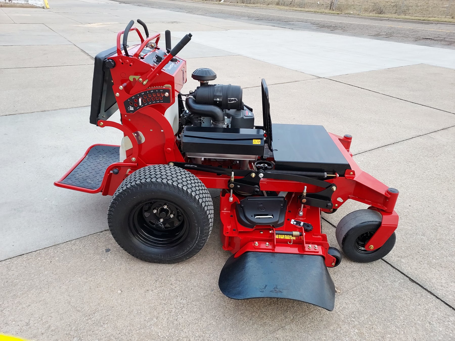 Toro Grandstand HDX 52'' Stand On Mower