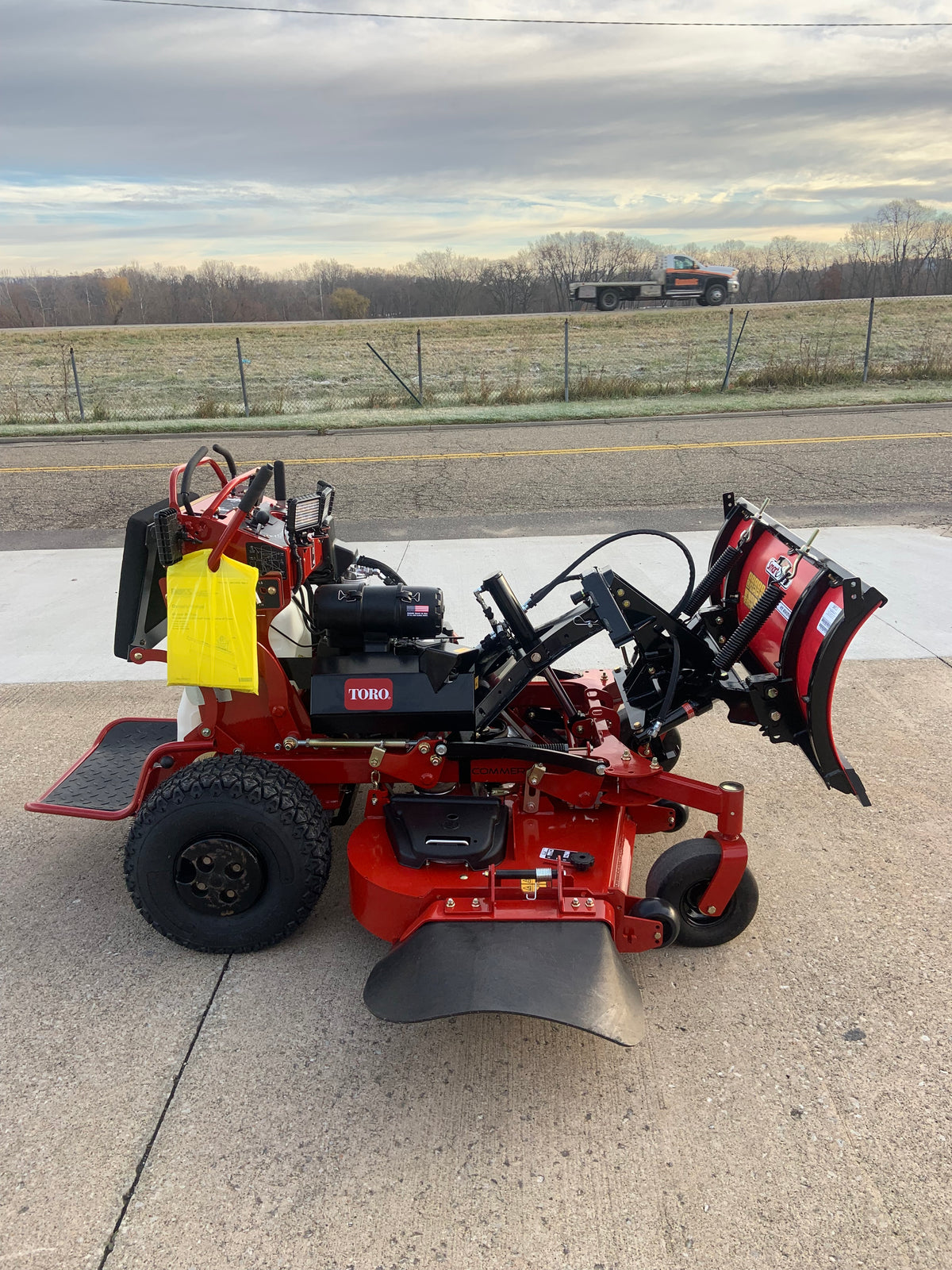 Toro GrandStand MULTIFORCE 60" Kohler 26.5 HP EFI